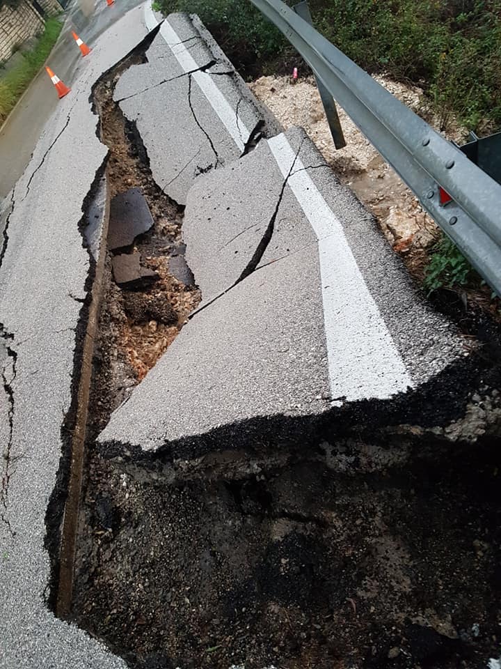 Η Ιθάκη χωρισμένη στα δυο στην θέση «Μπρος Αετός». - Kefalonia Status
