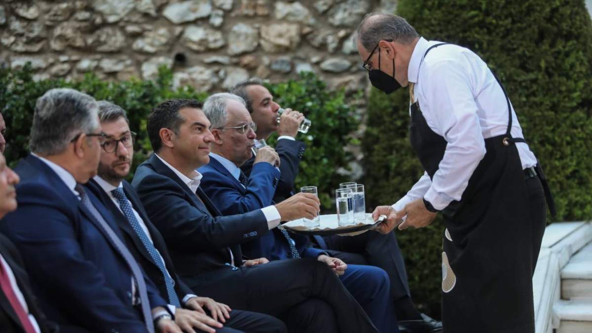 Κωμωδία παρεξηγήσεων: η διαμάχη ΣΥΡΙΖΑ- ΠΑΣΟΚ, το καλύτερο έργο για τη ...