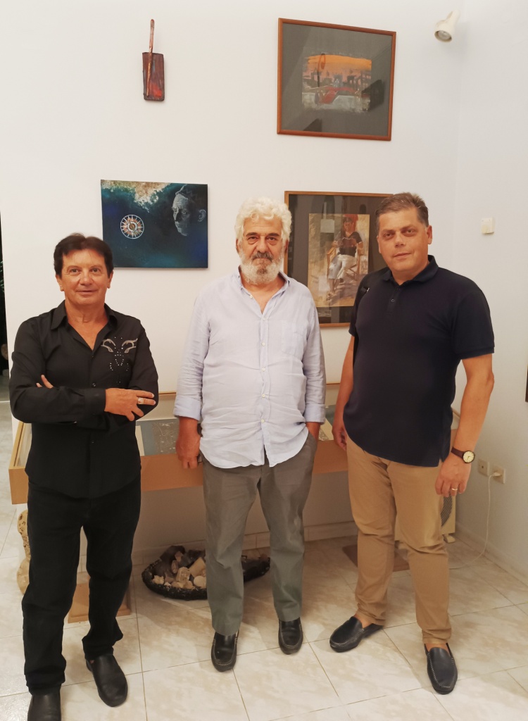 Εντυπωσιακή εικαστική έκθεση & υπέρλαμπρη πανσέληνος στον κήπο της ...