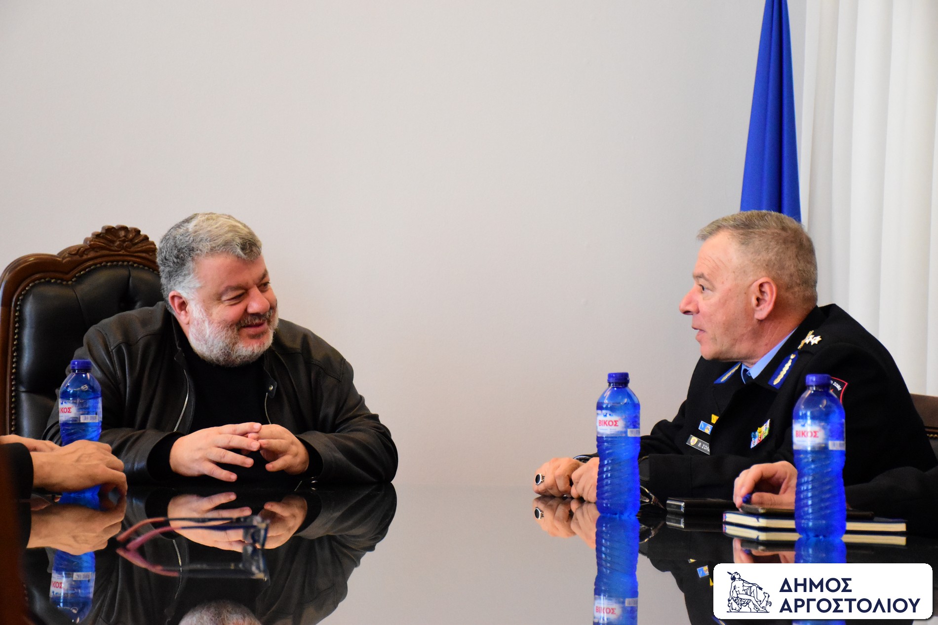 Ο Υποστράτηγος Γ.Κ. κ. Βασίλειος Σολδάτος στο Δημαρχείο Αργοστολίου ...