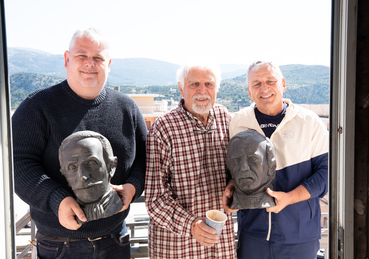 Δωρεά στον Π.Σ. Φωκάτων δυο προτομών ηρώων του 1821 - Kefalonia Status