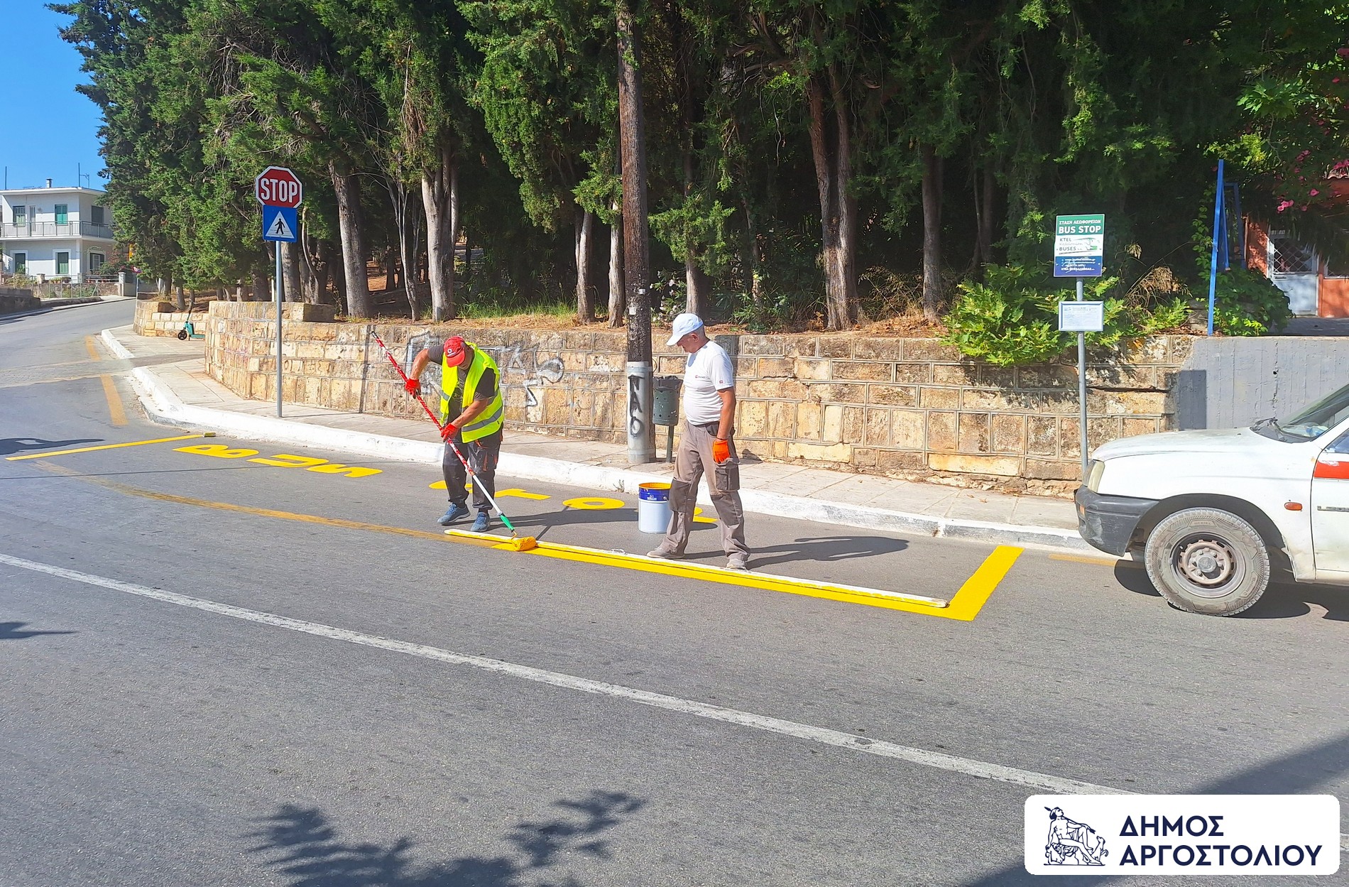 Δήμος Αργοστολίου / Εργασίες διαγράμμισης οδοστρώματος στην πόλη του ...